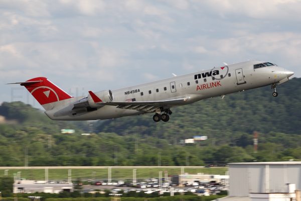 Bombardier/Mitsubishi Regional Jet (CRJ) – flightlineaviationmedia