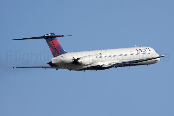 McDonnell Douglas MD-80 - flightlineaviationmedia