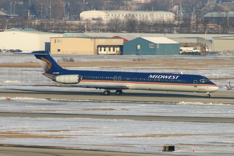 McDonnell Douglas MD-80 - flightlineaviationmedia
